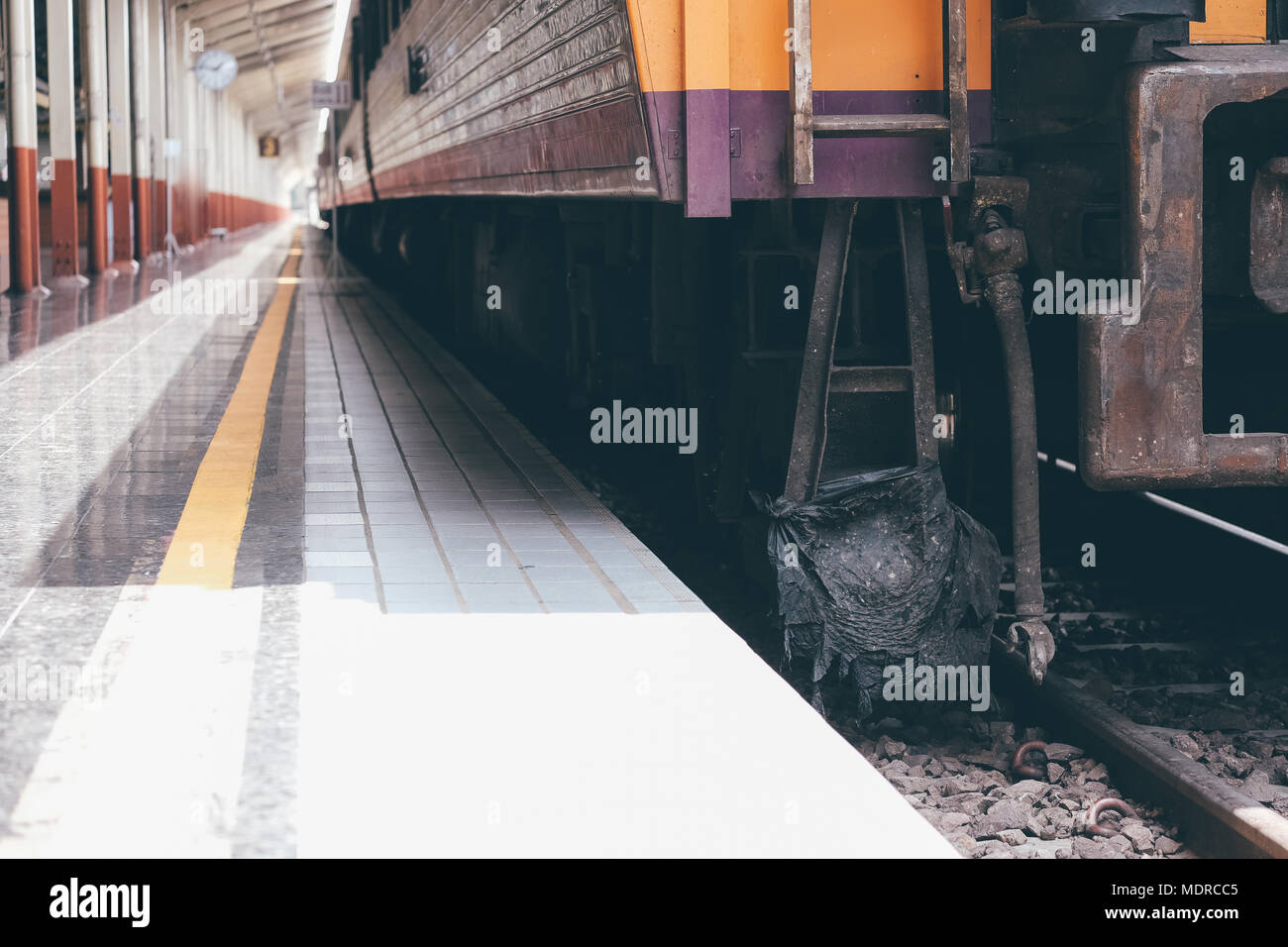 train and platform at railway station Stock Photo - Alamy