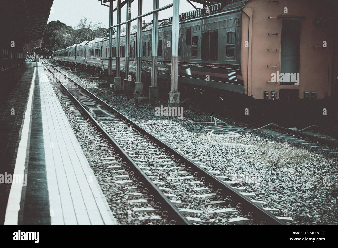 train and platform at railway station Stock Photo - Alamy