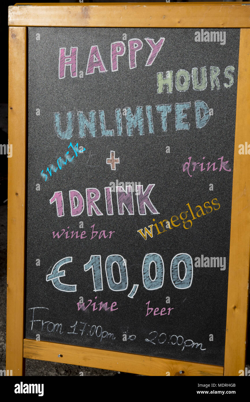 Happy hours board written hi-res stock photography and images - Alamy