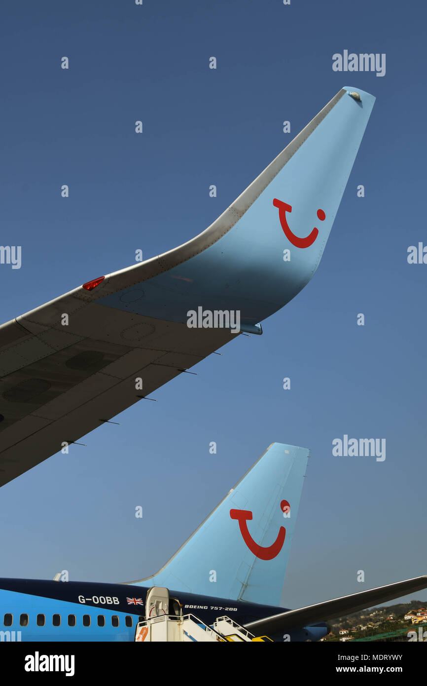 Boeing 757 200 wing hi-res stock photography and images - Alamy