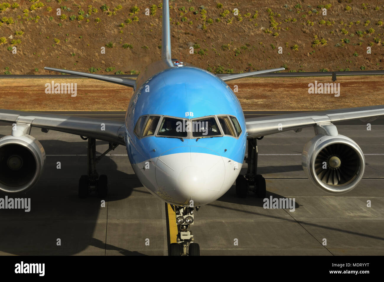 Boeing 757 jet aircraft nose hi-res stock photography and images - Alamy
