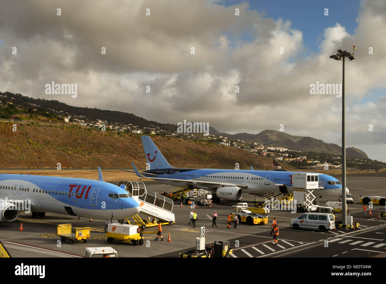 Tui blue livery hi-res stock photography and images - Alamy