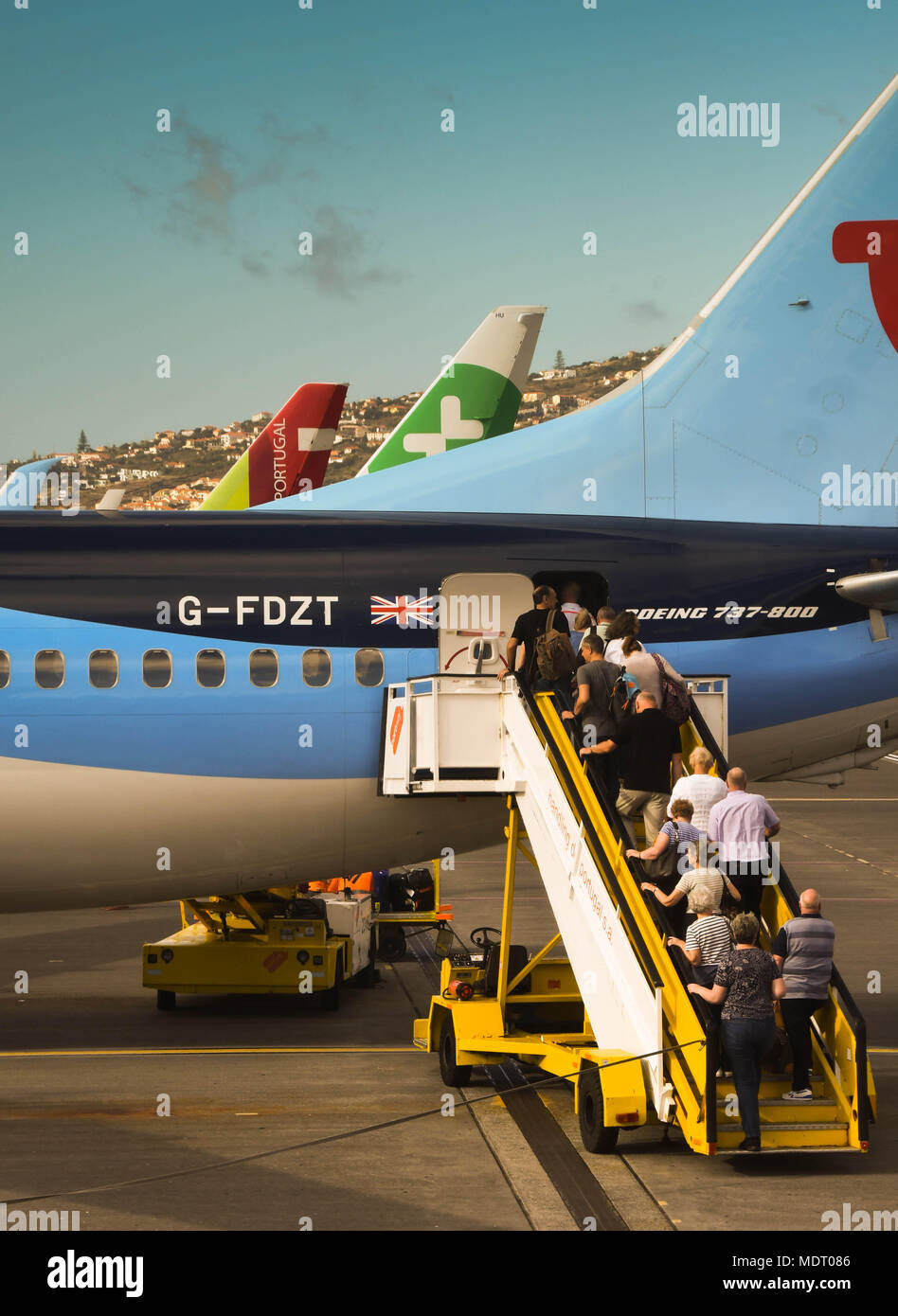 Tui blue livery hi-res stock photography and images - Alamy