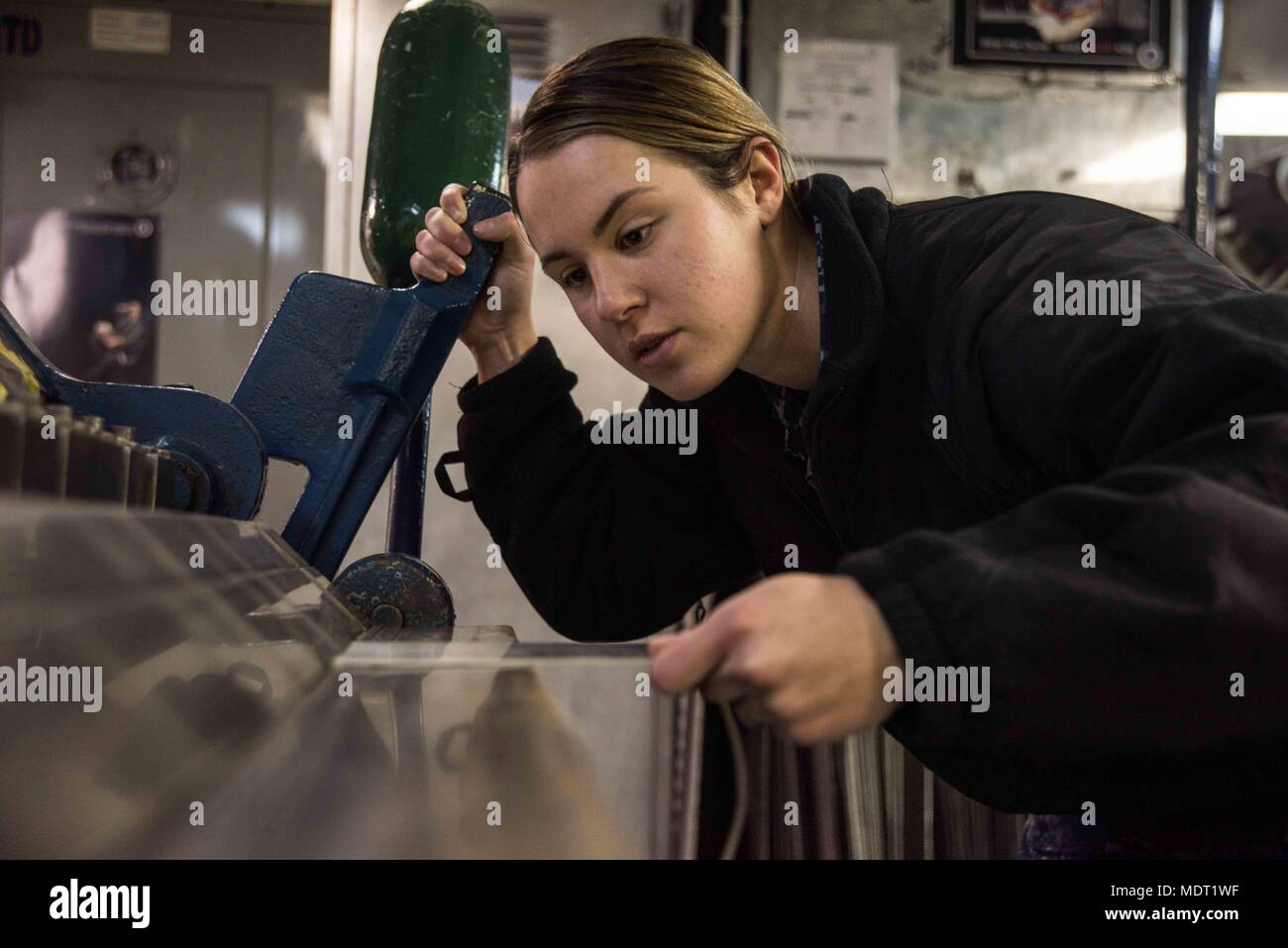 171201-N-YF227-017 BREMERTON, Wash. (Dec. 1, 2017) Aviation Structural ...