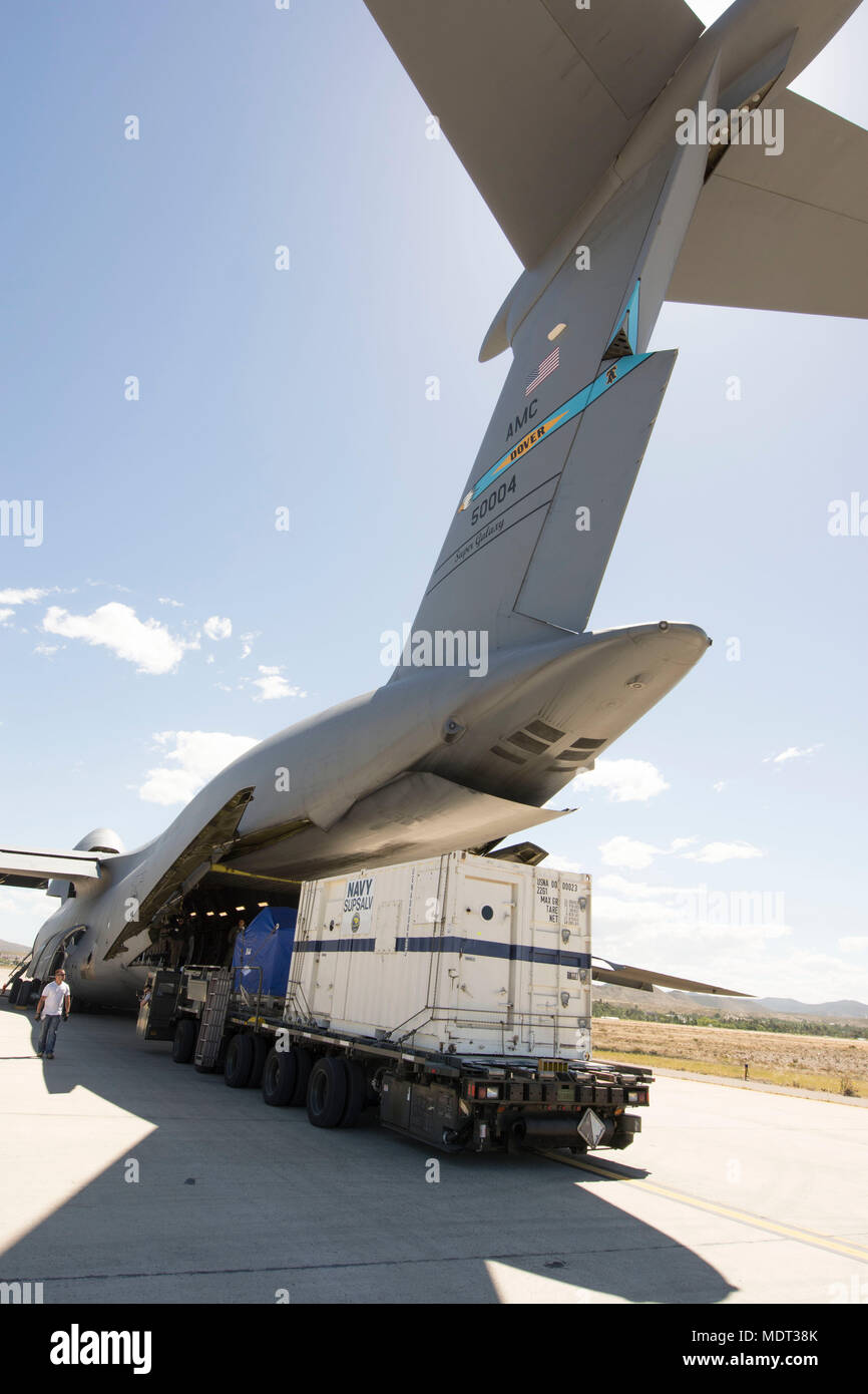 171201-N-HS500-031 COMODORO RIVADAVIA, Argentina (Dec. 1, 2017). The U ...