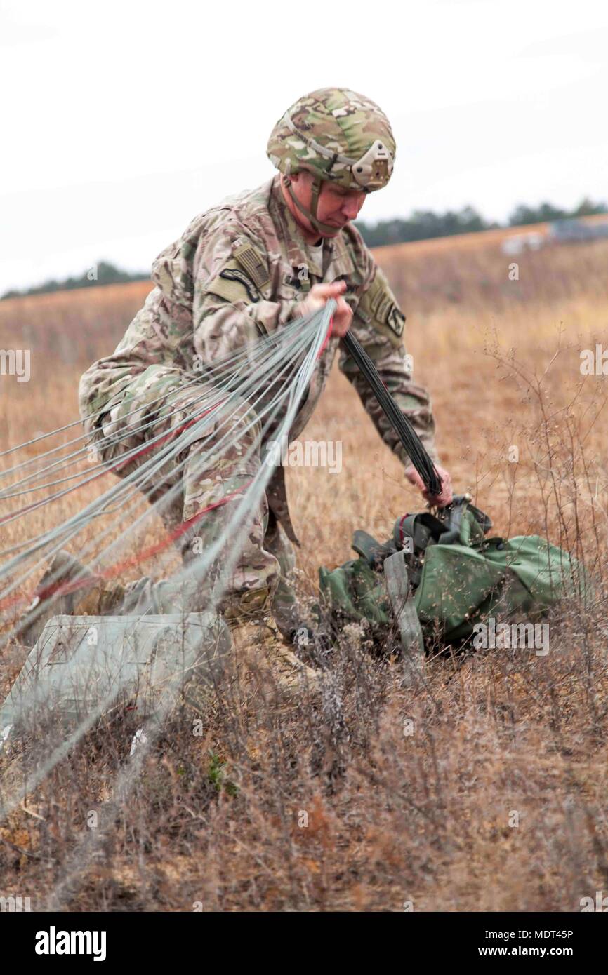 Mc6 parachute hi-res stock photography and images - Alamy