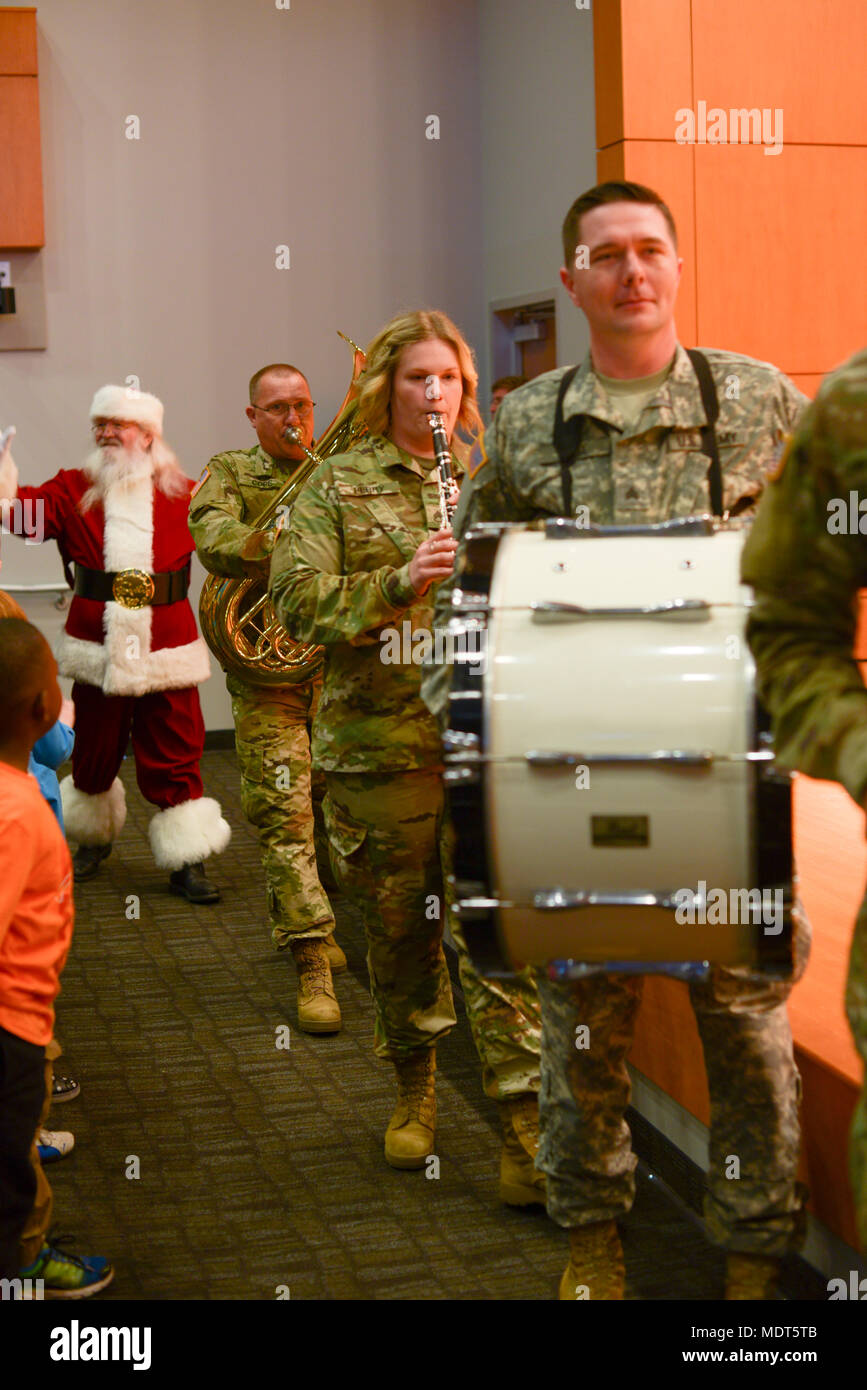 Soldiers with the North Carolina National Guard’s 440th Army Band lead ...