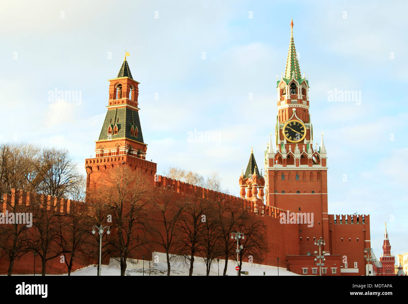 Red square clock tower hi-res stock photography and images - Alamy