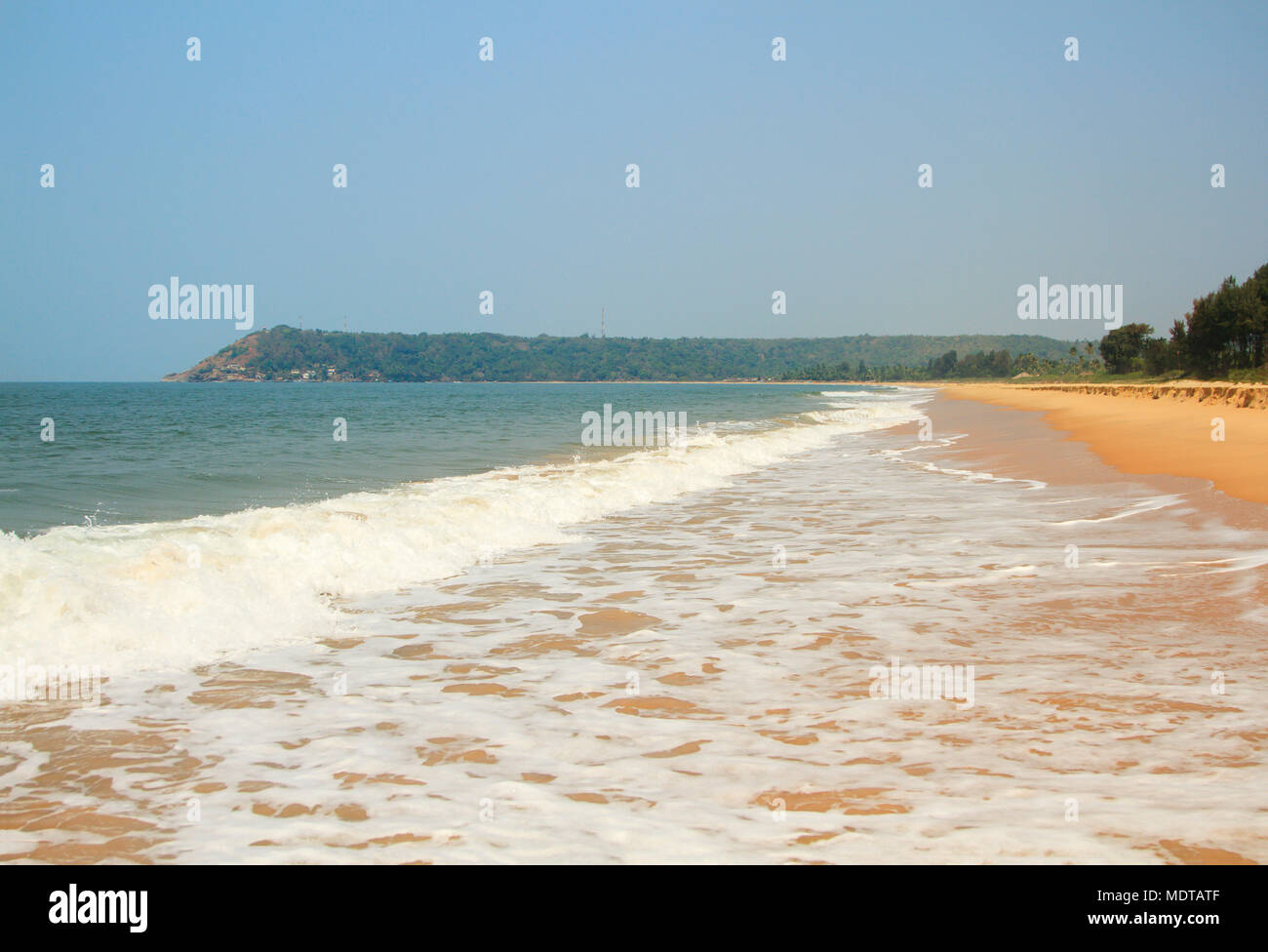Beautiful empty beach hi-res stock photography and images - Alamy