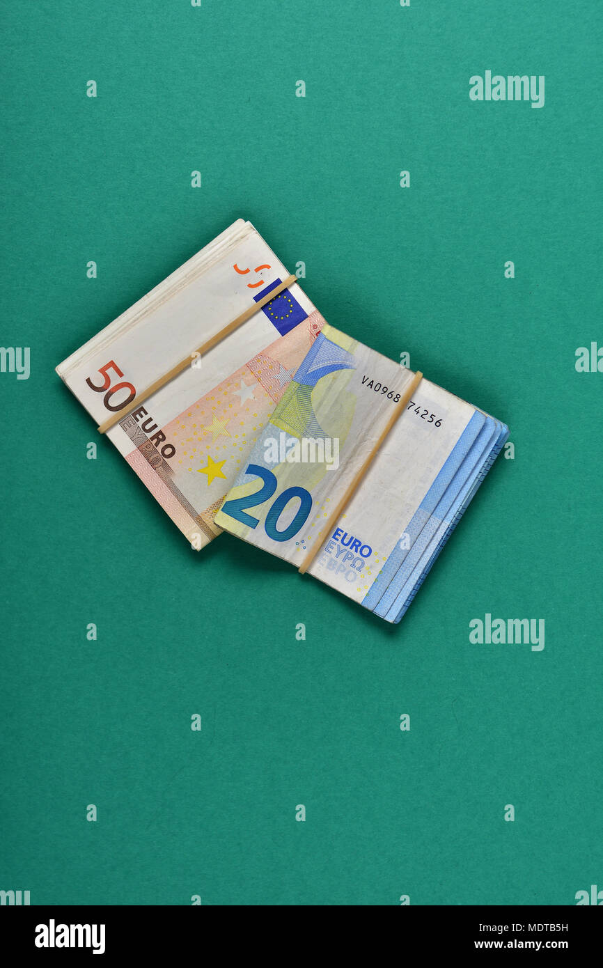 Dark green bills hi-res stock photography and images - Alamy