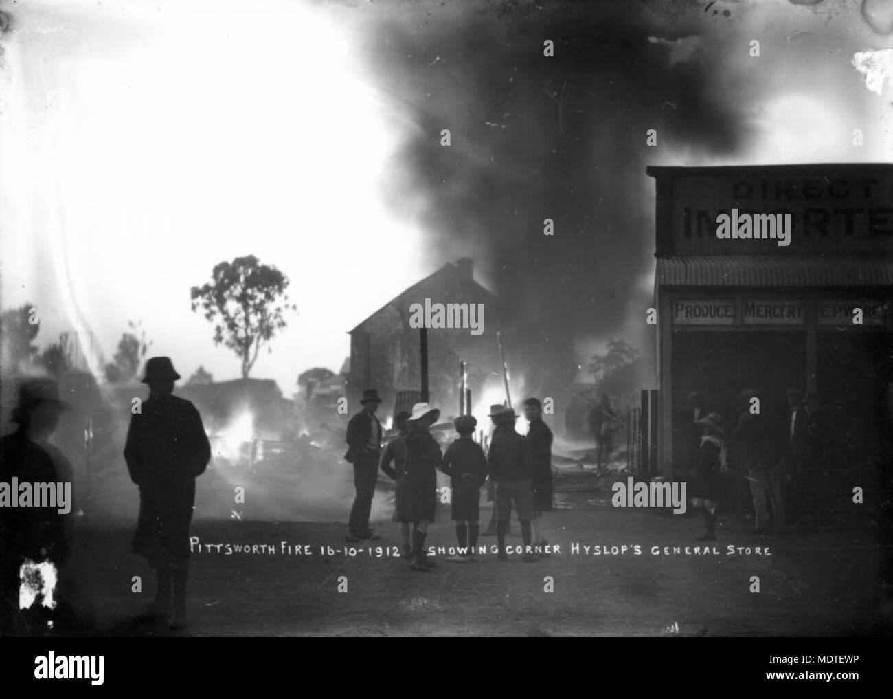 Onlookers watch hi-res stock photography and images - Alamy