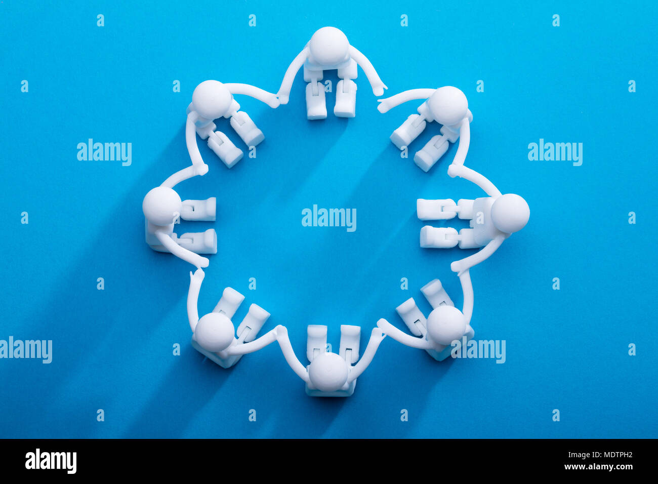 Crowd people forming circle hi-res stock photography and images - Alamy