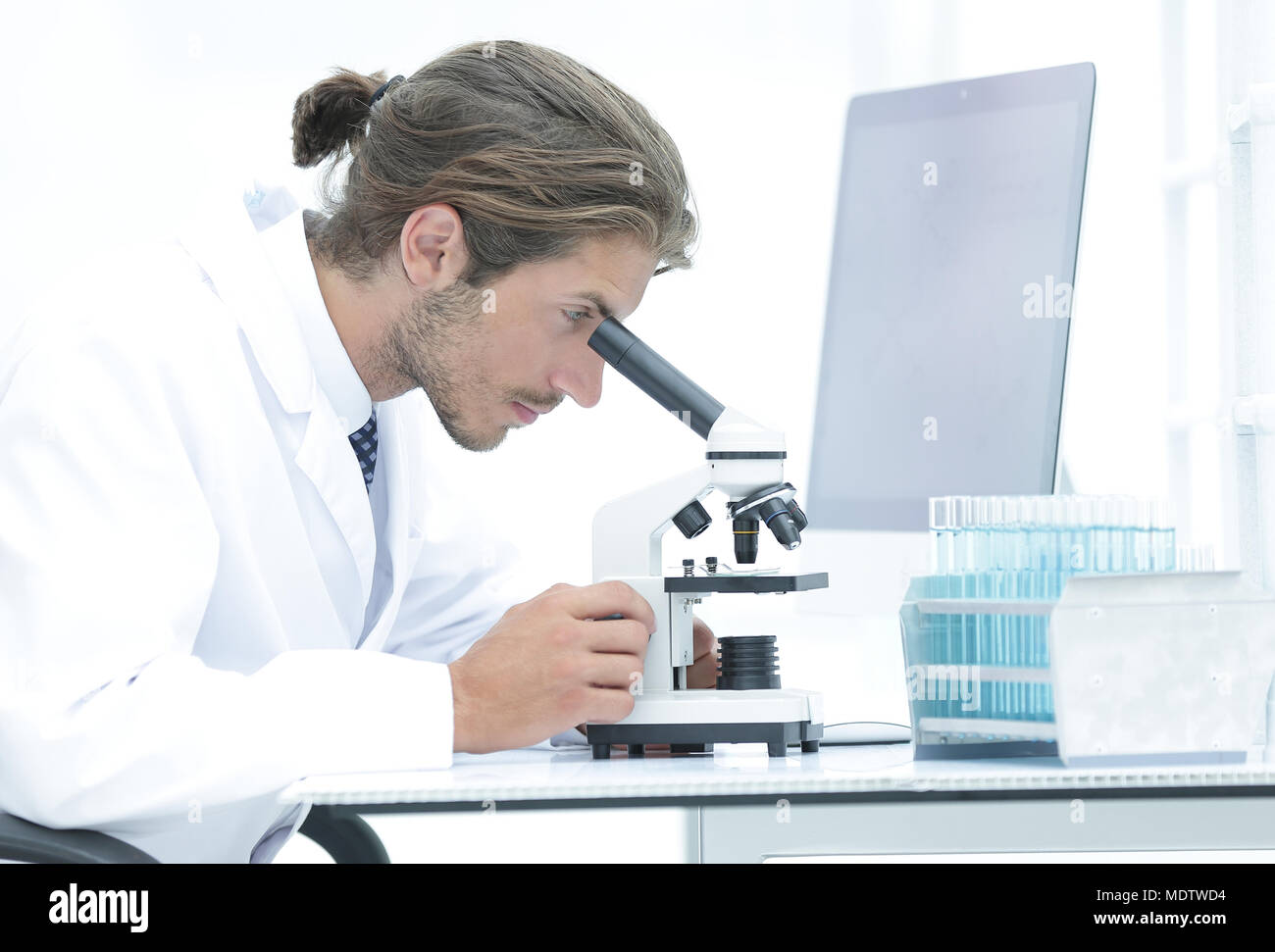 Male Chemist Scientific Reseacher using Microscope in Laboratory Stock ...