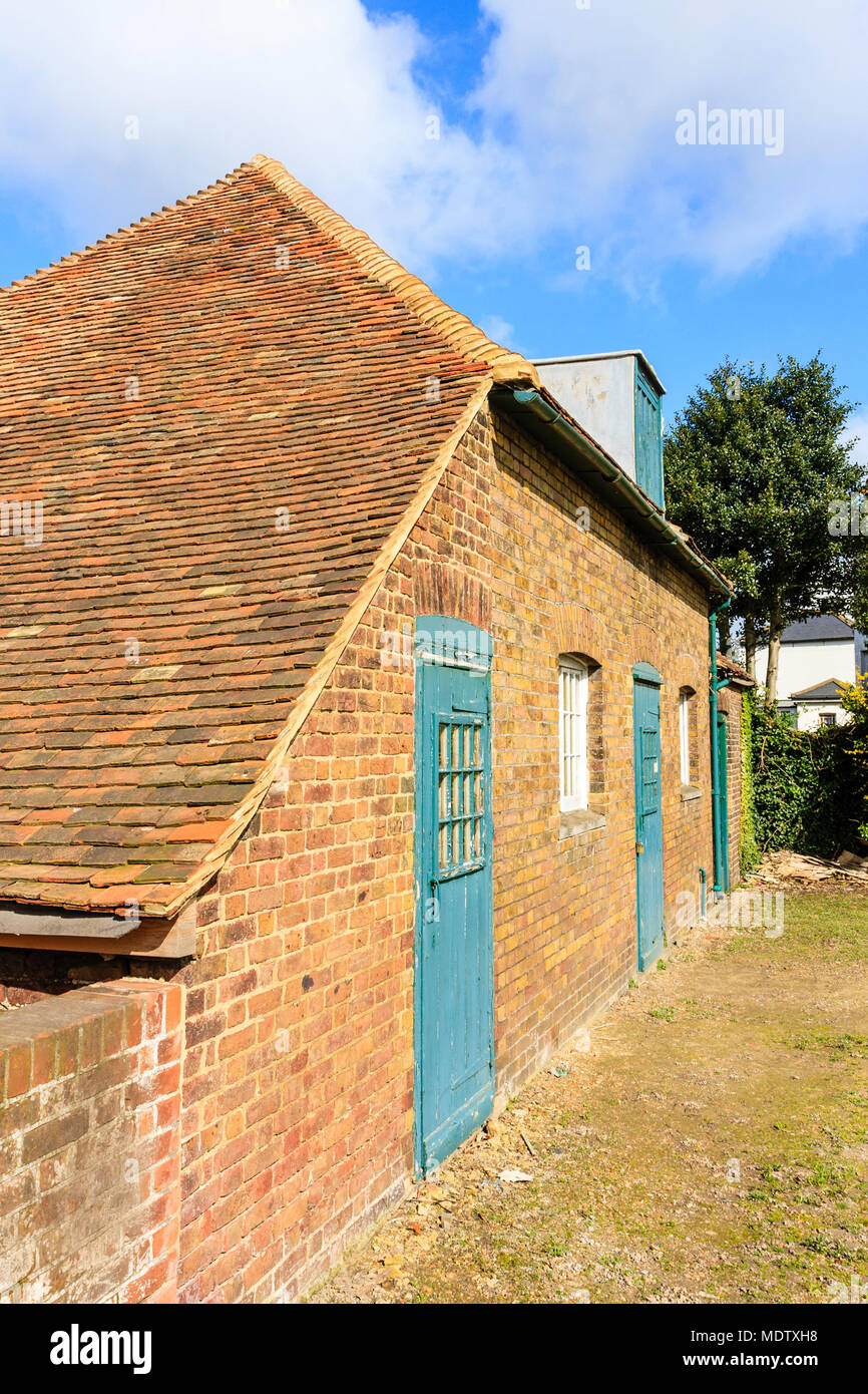 Single storey building hi-res stock photography and images - Alamy