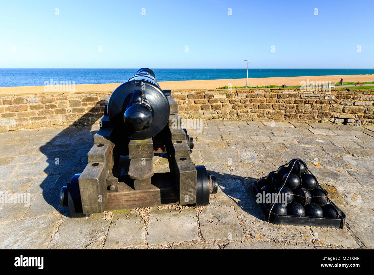 32 pounder hi-res stock photography and images - Alamy