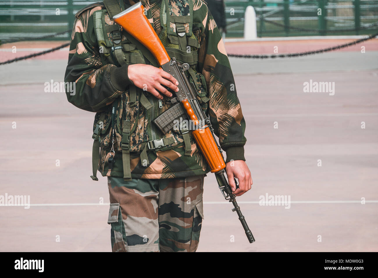 Indian army soldier gun hi-res stock photography and images - Alamy