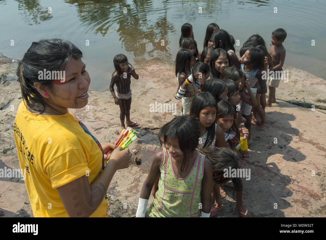 Indigenous children water hi-res stock photography and images - Alamy
