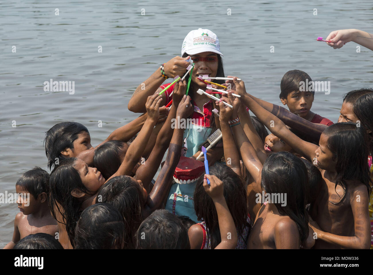 Indigenous children water hi-res stock photography and images - Alamy