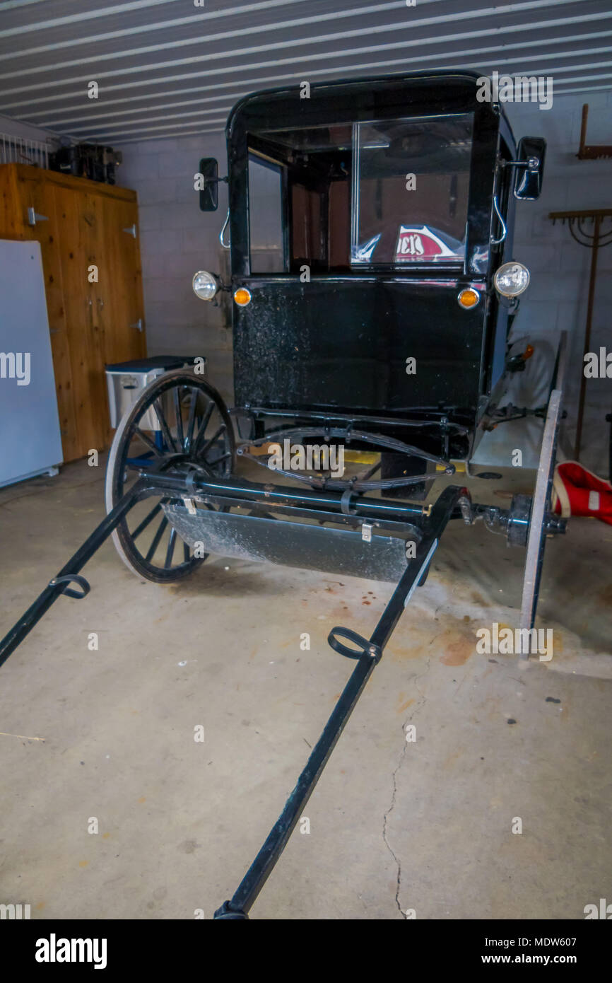 Amish buggy inside hi-res stock photography and images - Alamy
