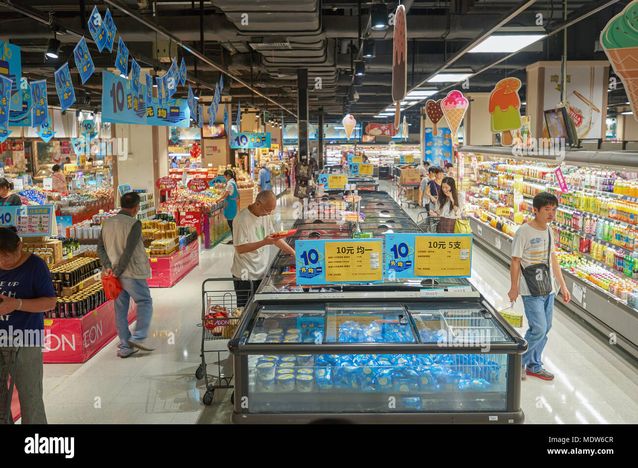 SHENZHEN, CHINA - OCTOBER 15, 2015: inside JUSCO supermarket in ...