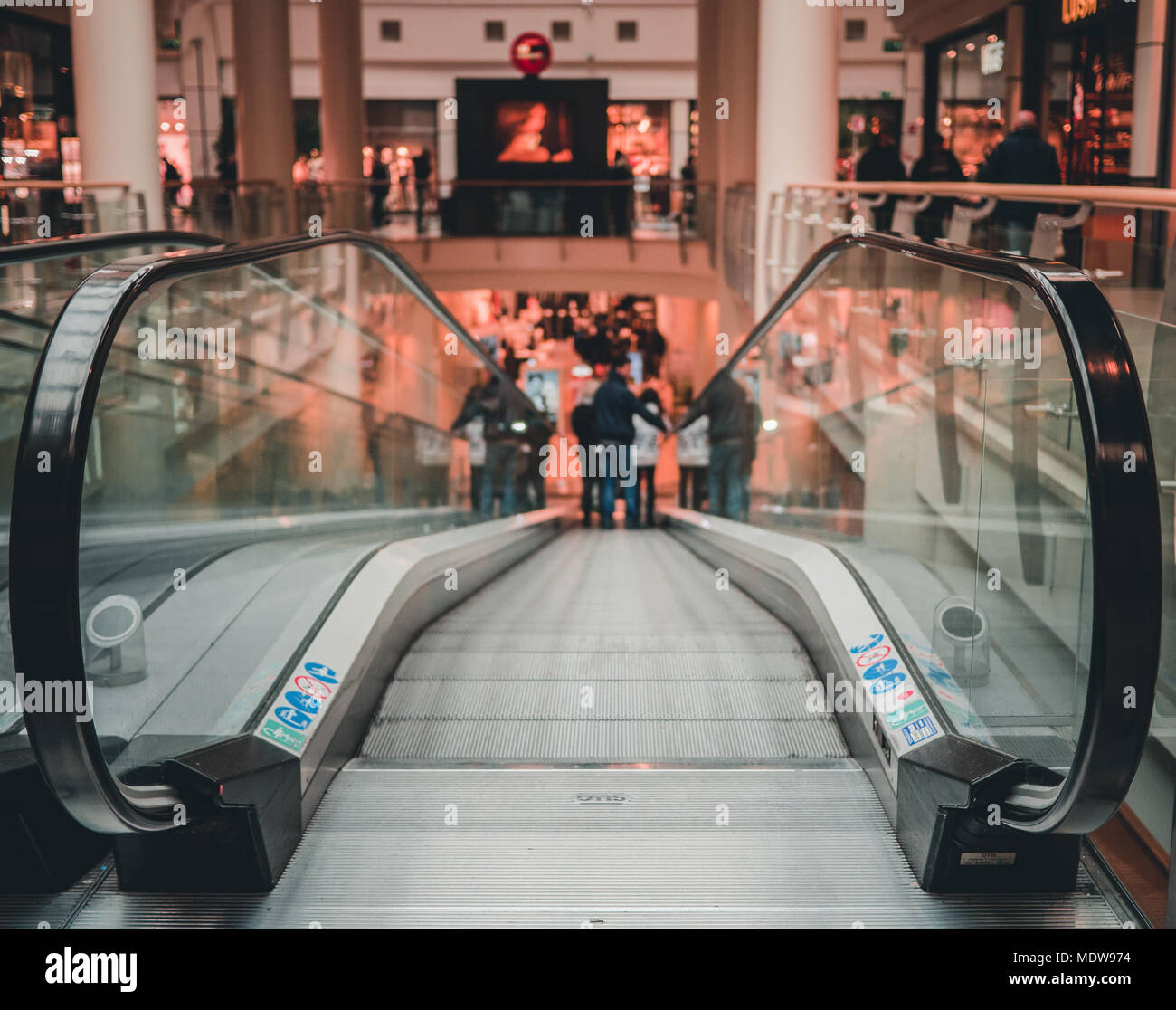 Escalators shopping center hi-res stock photography and images - Alamy