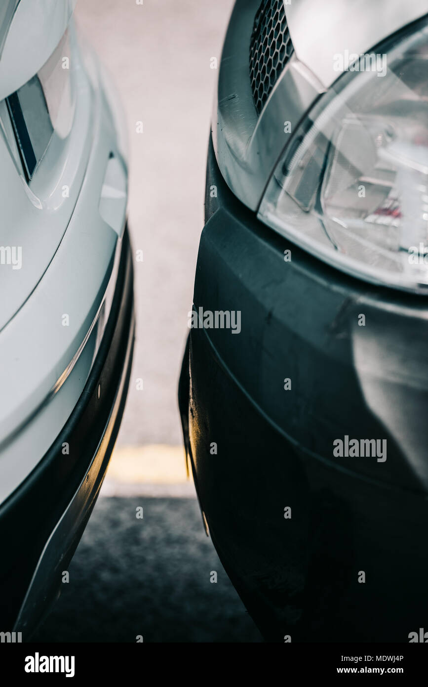 Cars parked too close hi-res stock photography and images - Alamy