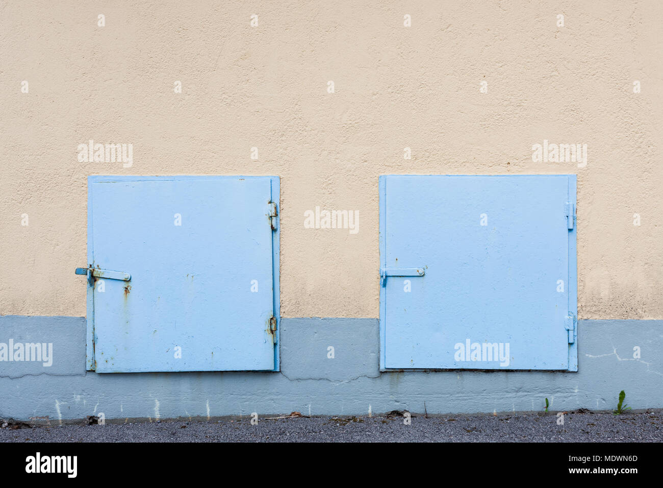 Hatch in wall background Stock Photo - Alamy