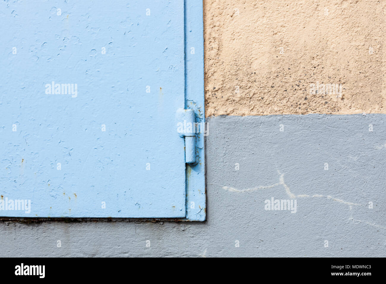 Hatch in wall background Stock Photo - Alamy