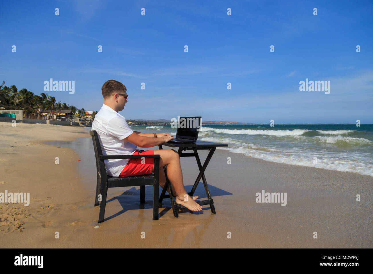Business suit beach hi-res stock photography and images - Alamy