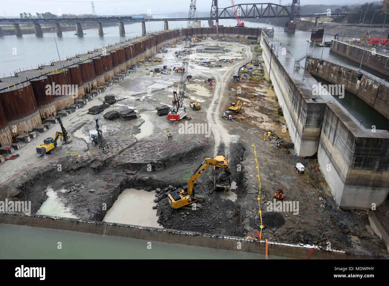 This is the coffer dam Dec. 5, 2017at the Chickamauga Lock Replacement ...