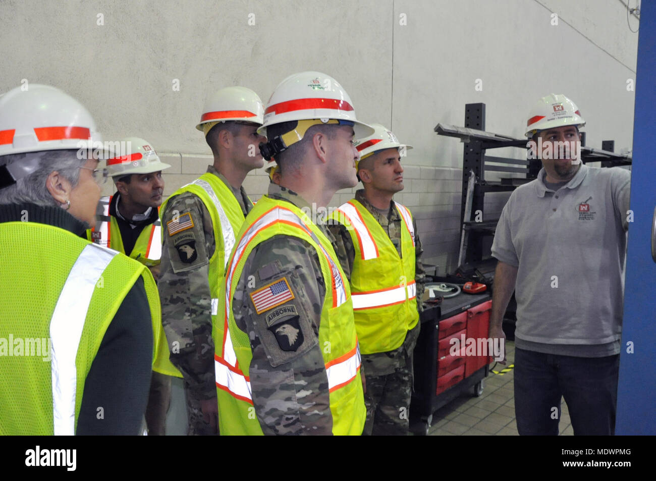 U.S. Army Corps of Engineer, Nashville District employees Jamie Holt ...
