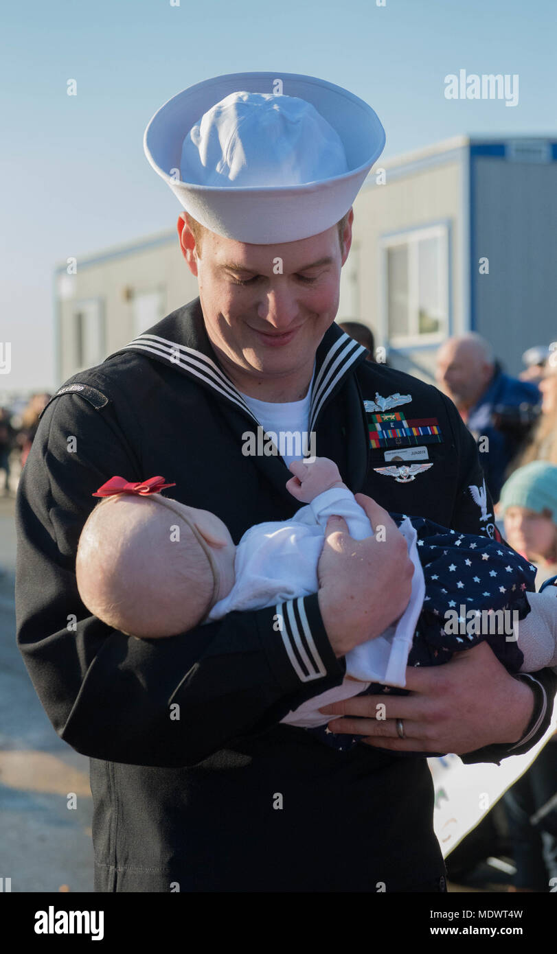 Everett, Washington (December 10, 2017) Operations Specialist 1st Class ...