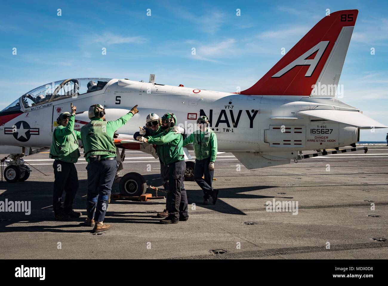 Launch and recovery cycle hi-res stock photography and images - Alamy