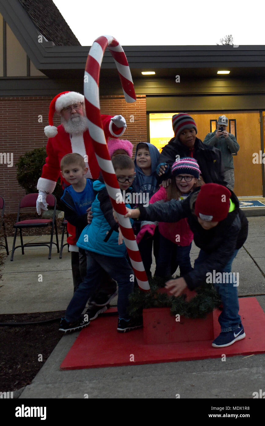 Col. Ryan Samuelson, 92nd Air Refueling Wing commander, welcomes ...