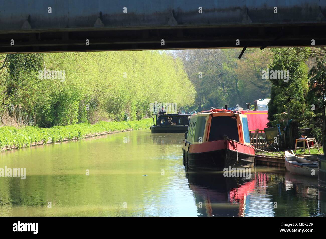 Canal boats / barges at stretch of canal at Enslow Wharf, Bletchingdon ...