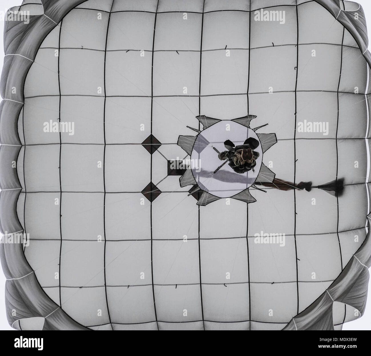Paratroopers of 4th Infantry Brigade Combat Team (Airborne) 25th ...