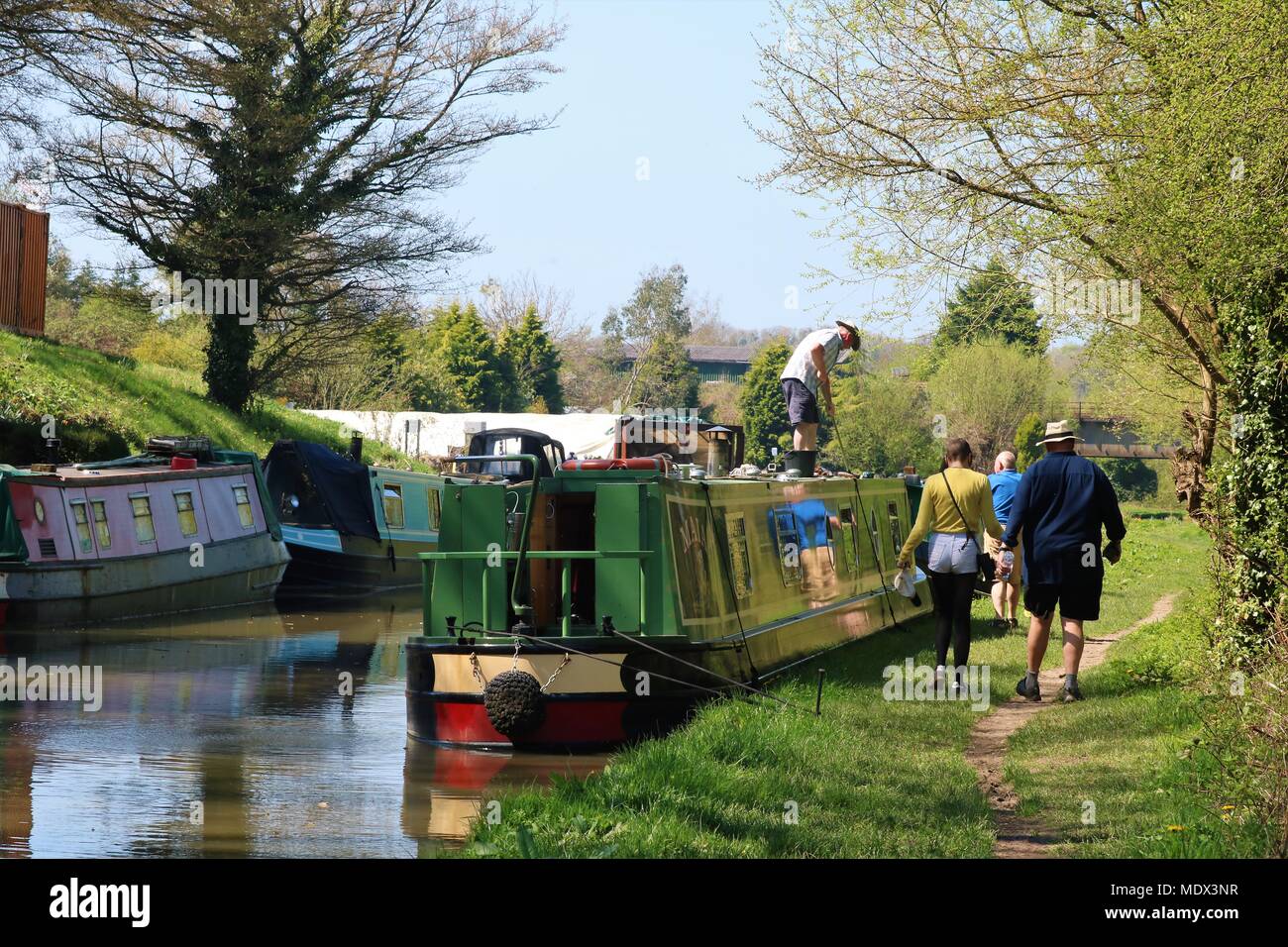 Canal boats / barges at stretch of canal at Enslow Wharf, Bletchingdon ...
