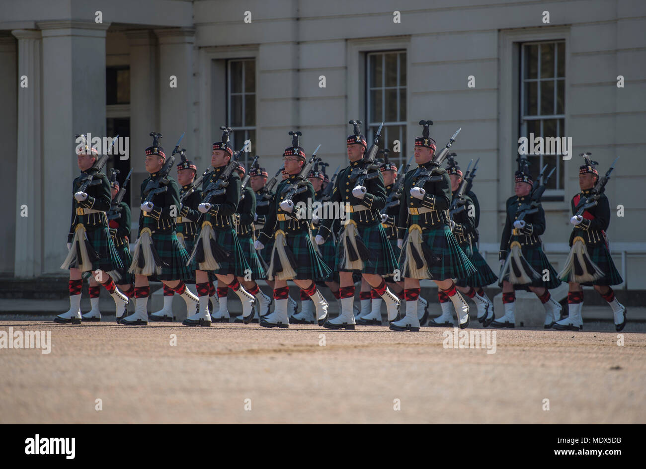 Wellington Barracks, London, UK. 20 April, 2018. Kilted soldiers assist ...