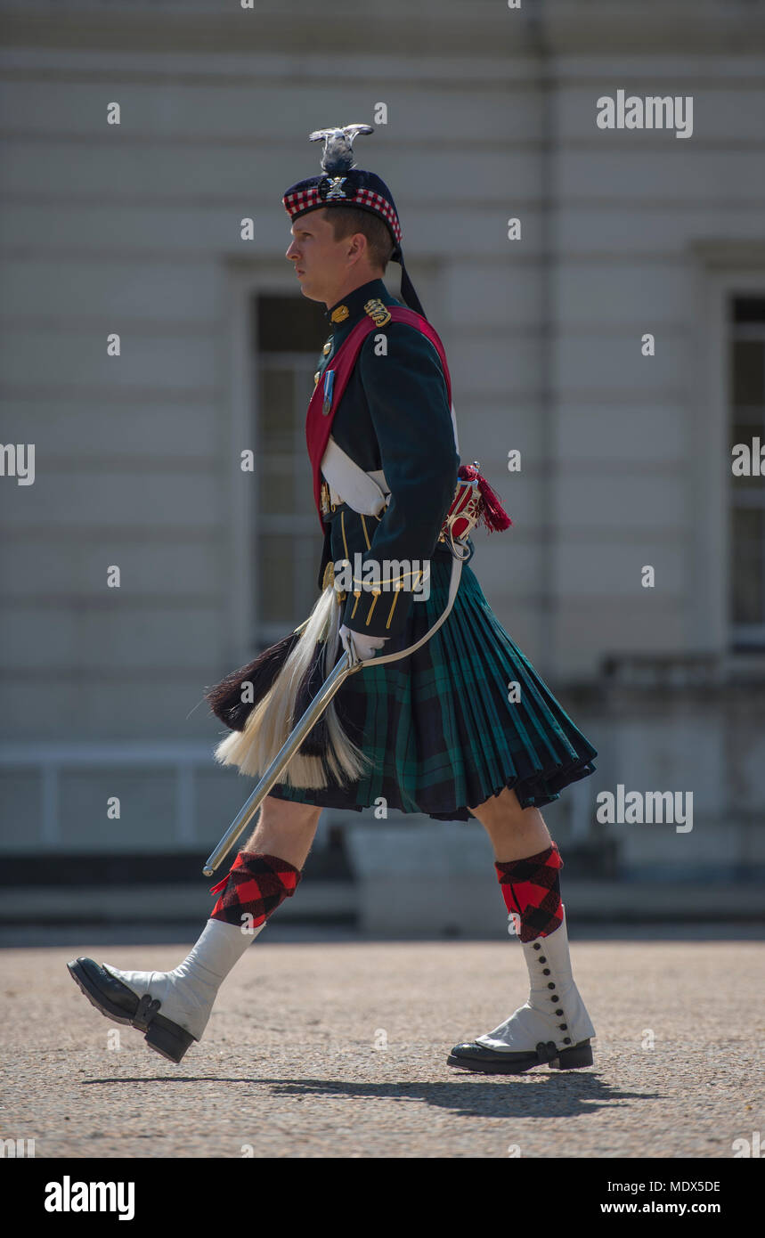 Scottish guard regiment edinburgh scotland hi-res stock photography and ...