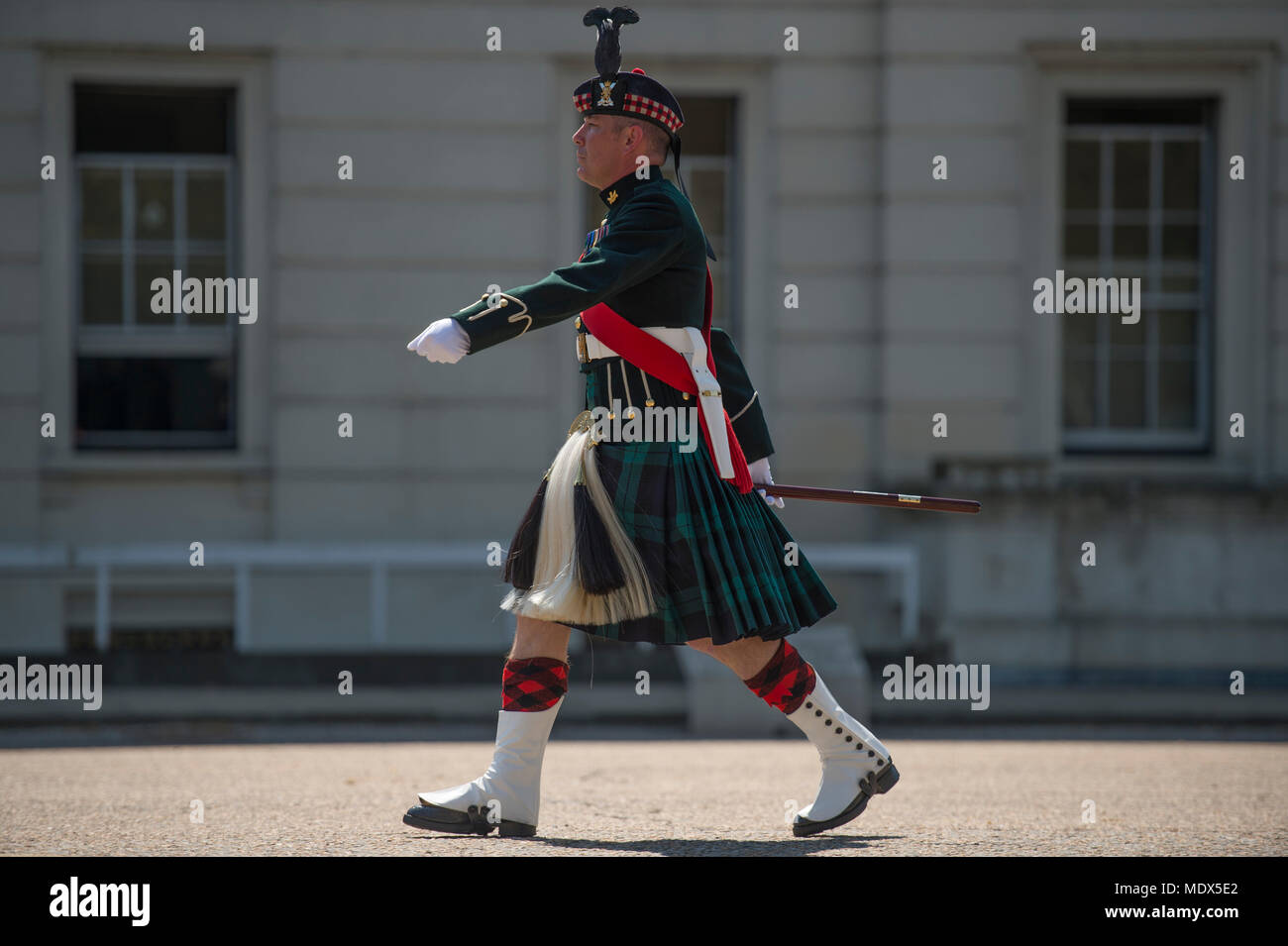 Scottish guard regiment edinburgh scotland hi-res stock photography and ...