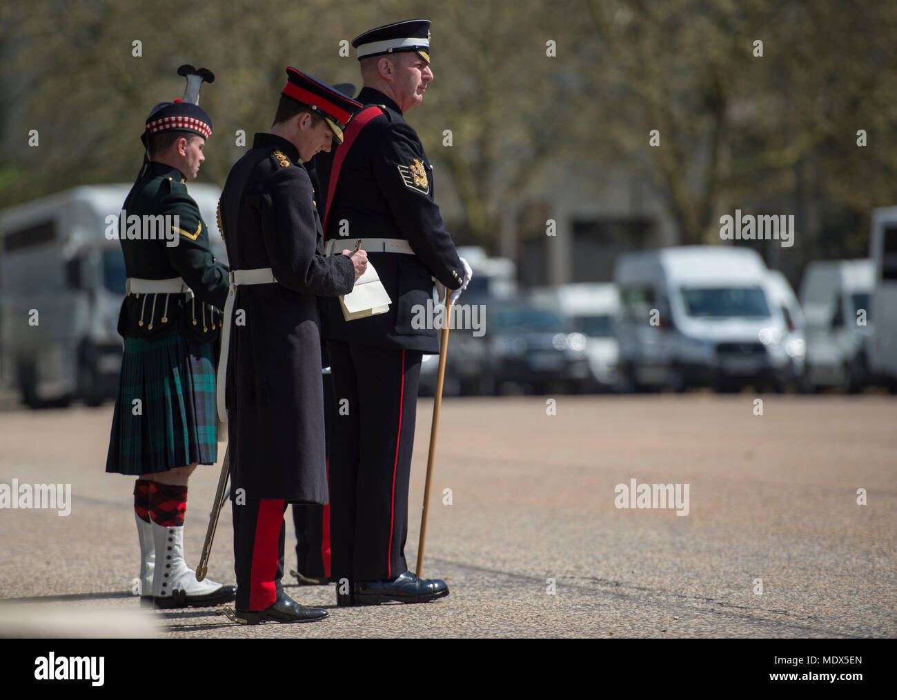 Wellington Barracks, London, UK. 20 April, 2018. Kilted soldiers assist ...