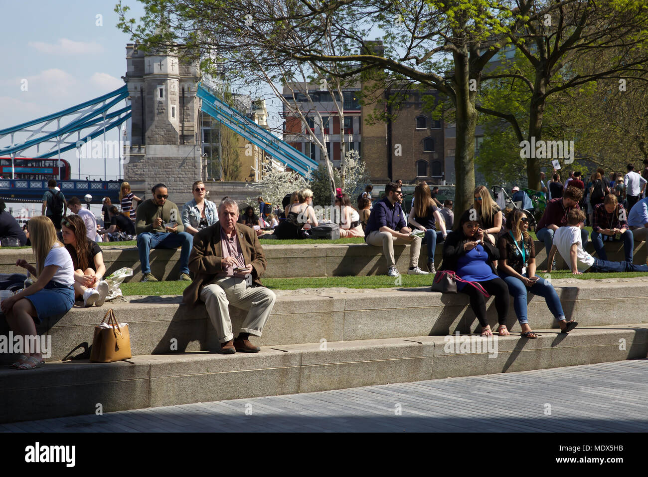 Kids playing in sunshine london hi-res stock photography and images - Alamy