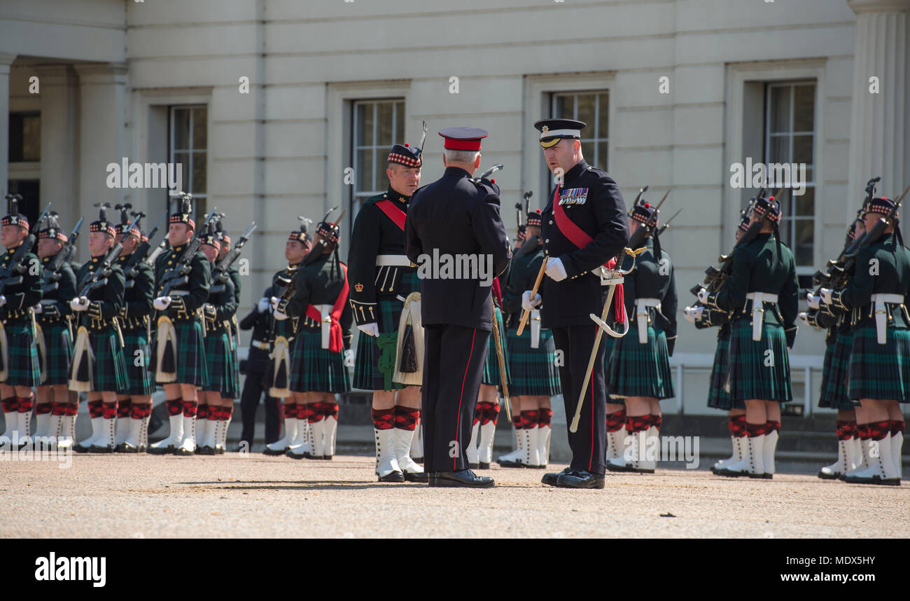 Wellington Barracks, London, UK. 20 April, 2018. Kilted soldiers assist ...