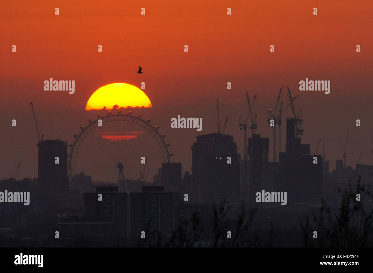 The sun sets behind the london eye hi-res stock photography and images ...