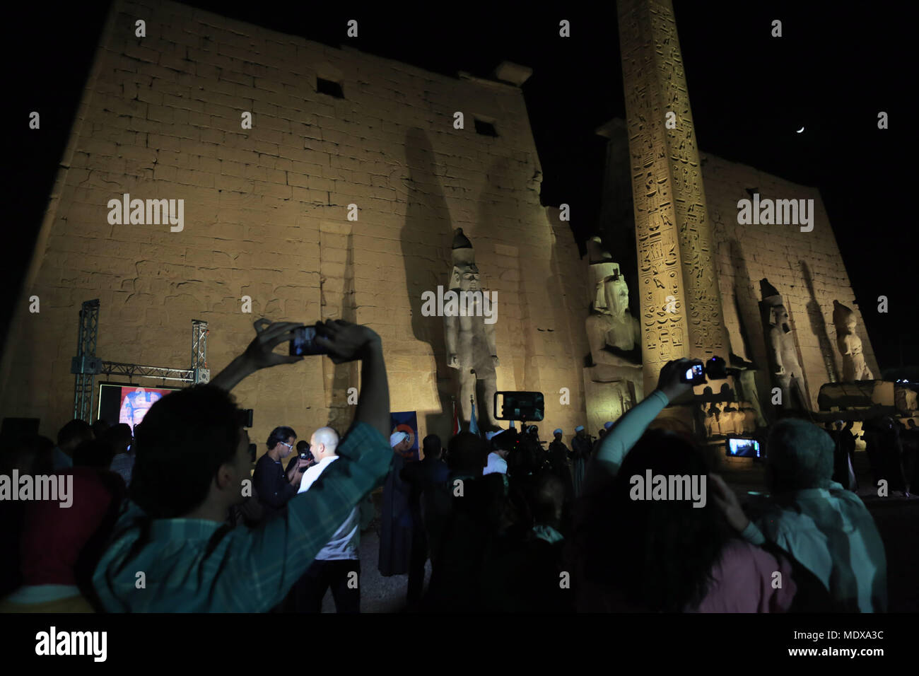 Luxor, Egypt. 20th Apr, 2018. People gather at the Luxor Temple in ...