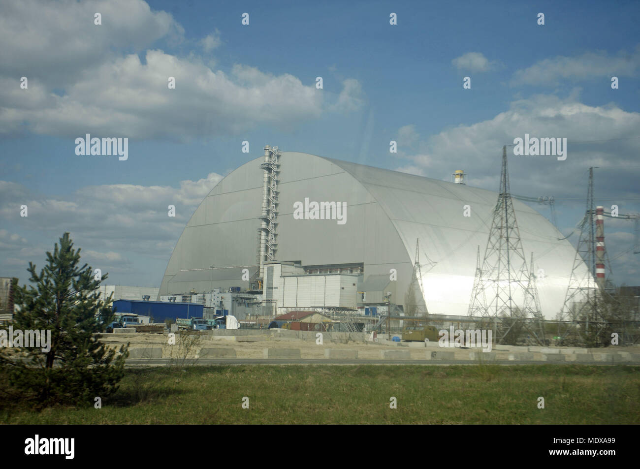 Kiev, Ukraine. 20th Apr, 2018. Picture taken through a bus window shows ...