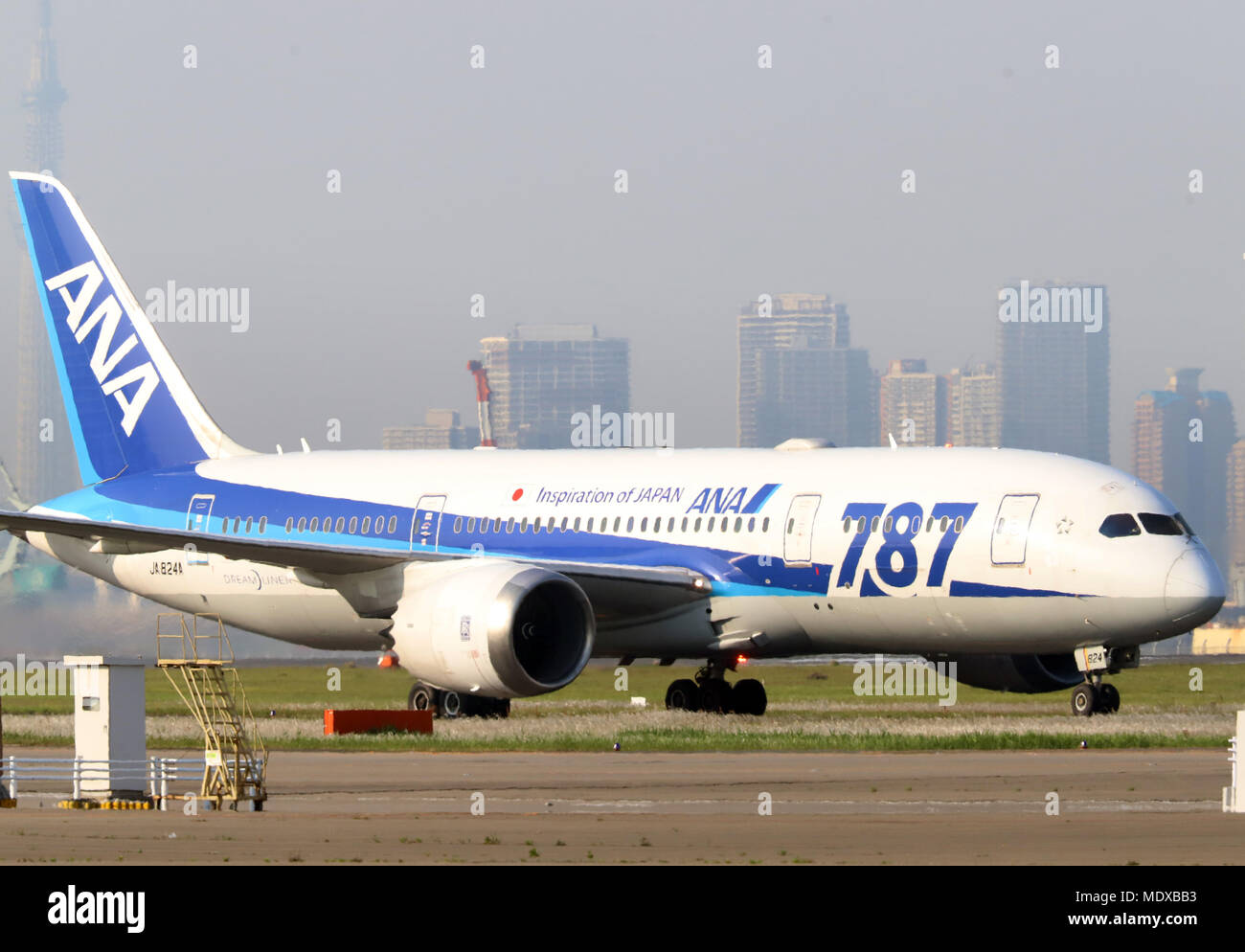 Boeing 787s hi-res stock photography and images - Alamy