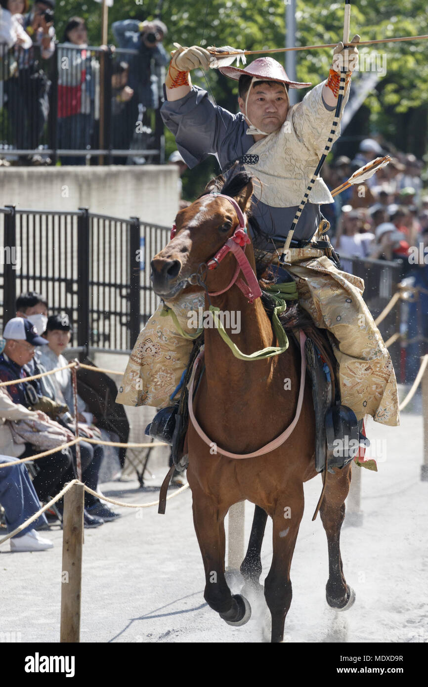 Tokyo, Japan. 21st Apr, 2018. A mounted archer wearing traditional ...