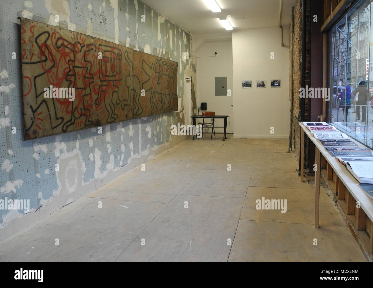 Keith haring mural hi-res stock photography and images - Alamy