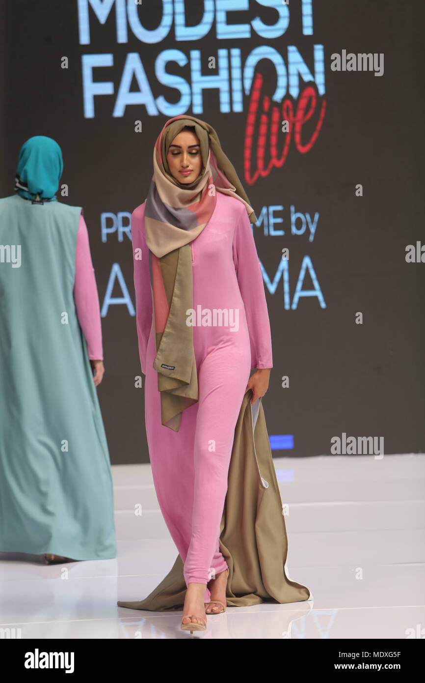 London muslim modest fashion runway show hi-res stock photography and ...